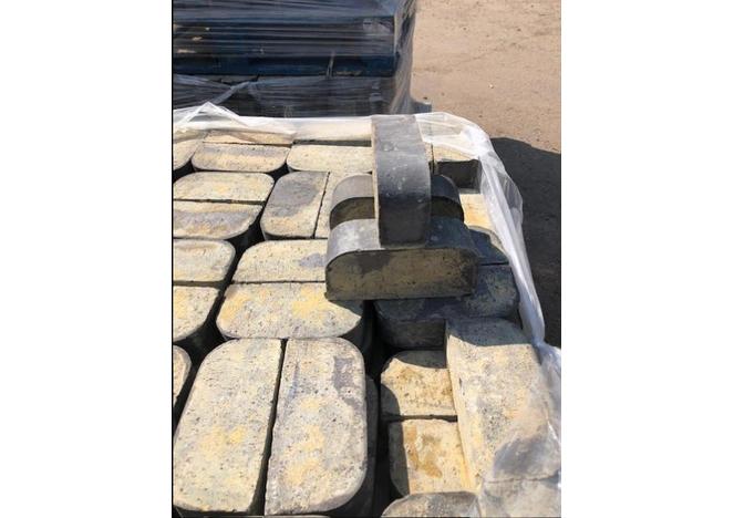 RECLAIMED STAFFORDSHIRE BLUE BULL NOSED COPING BRICKS